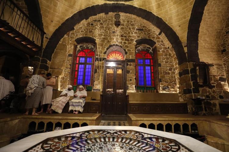 Power cuts help revive Syrian tradition of public bathhouses