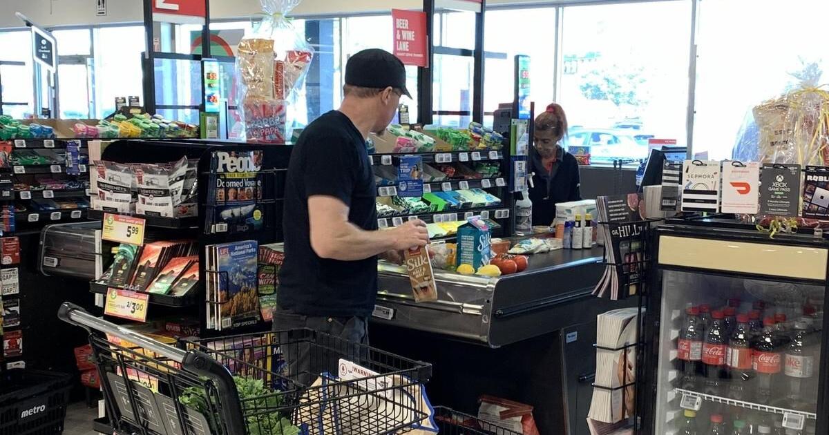 Talks continue in bid to avert strike by 3,700 Metro grocery store workers