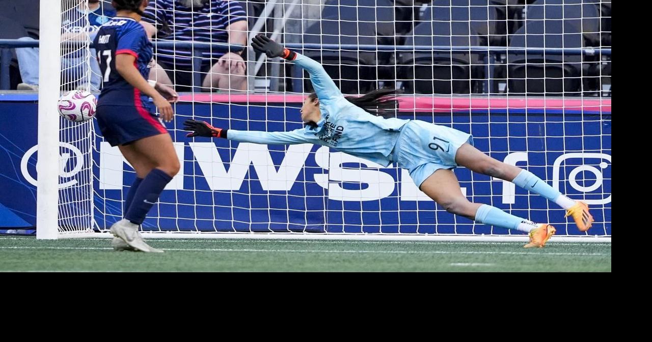 Smith, Sinclair lead Portland Thorns past rival OL Reign 2-0
