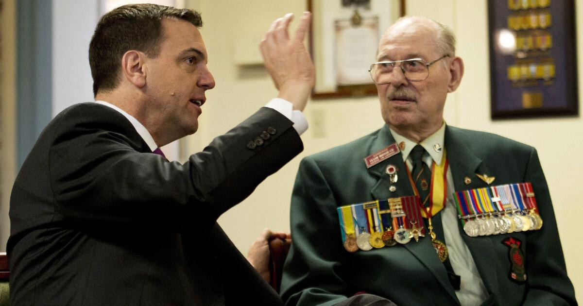 Tim Hudak says he would lay off 100,000 civil servants