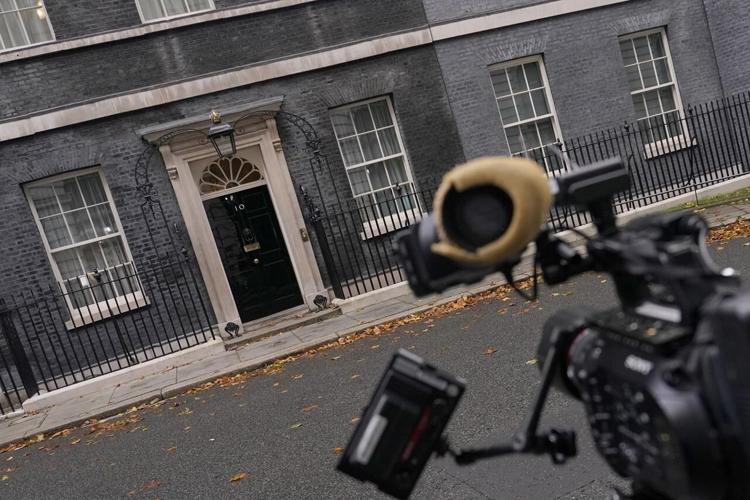 Boris Johnson, ousted by scandal, eyes comeback as UK leader