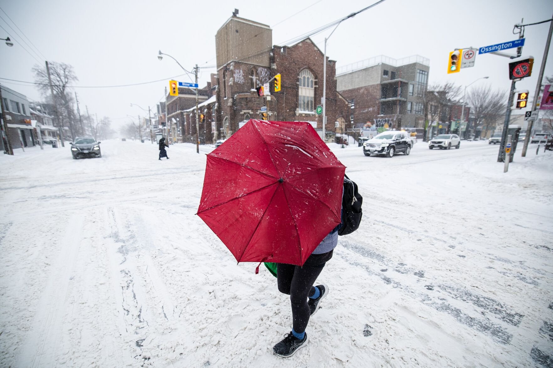 Toronto snowfall warning live: Major commute, travel delays