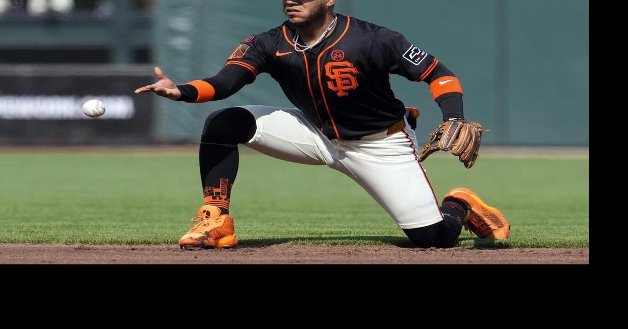 Rockies finalize 1-year deal with infielder Thairo Estrada