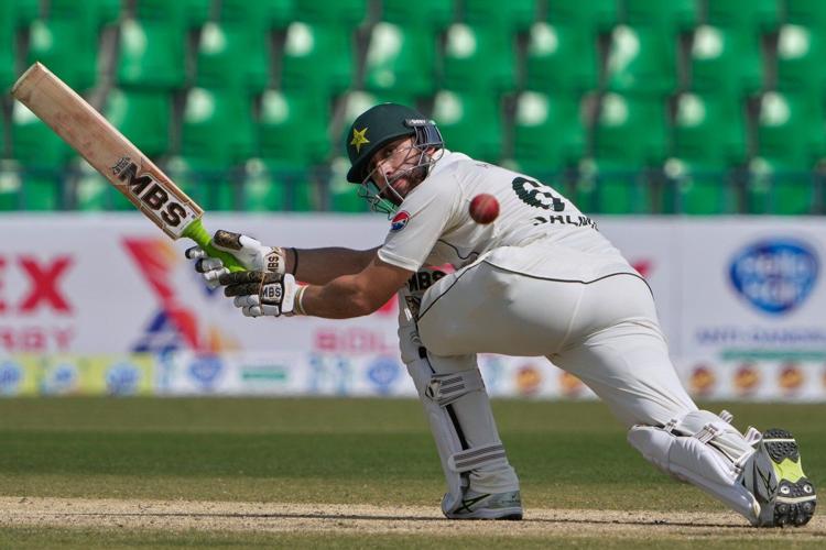 South Africa struggles against Pakistan spinners to reach 216-6 on day ...