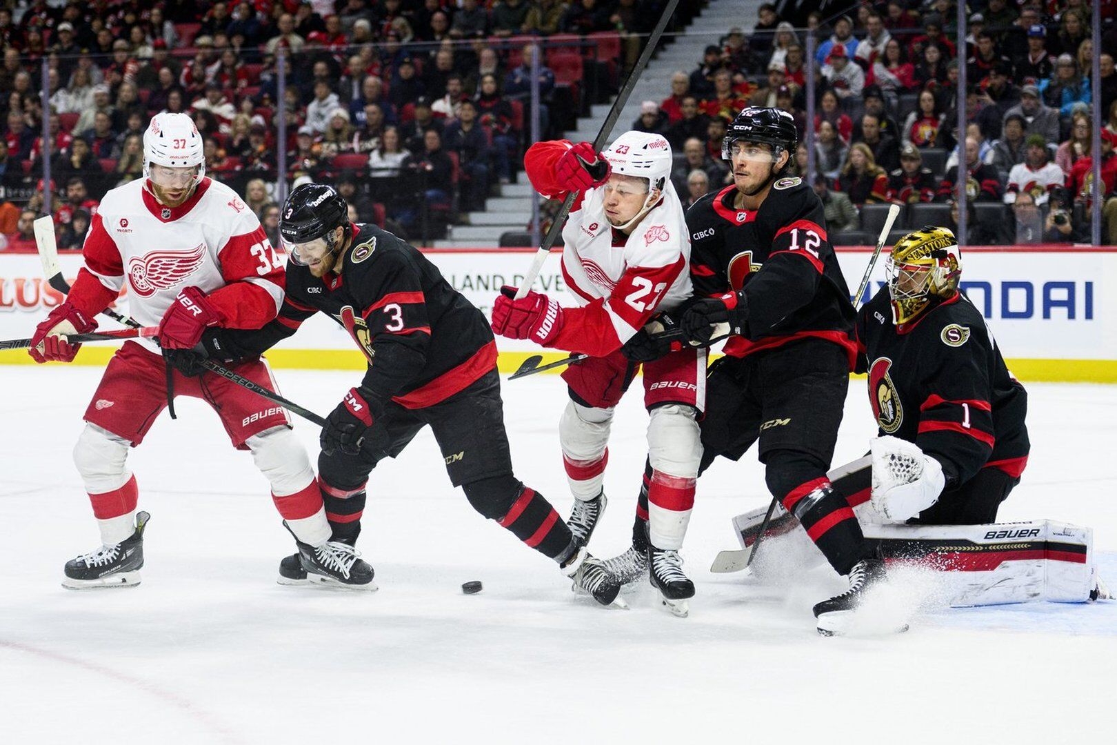Red Wings pounce on Senators early, hold on for 5-3 win