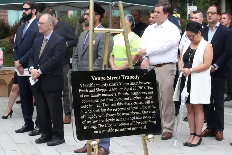 Impromptu dedications for Toronto van rampage victims to be replaced ...