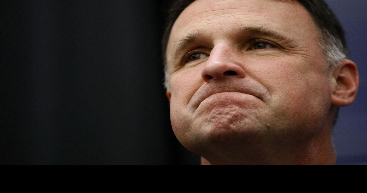 Stabbed U.S. senator tweets: ‘I am alive so must live’