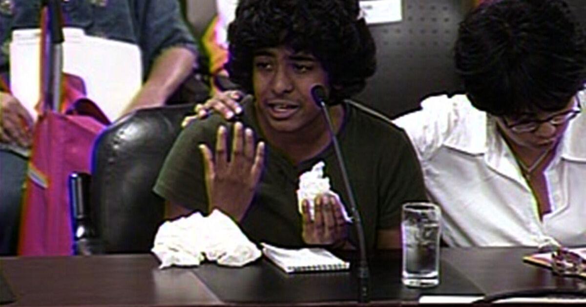 Video: Wild applause for teen's 2 a.m. speech for libraries