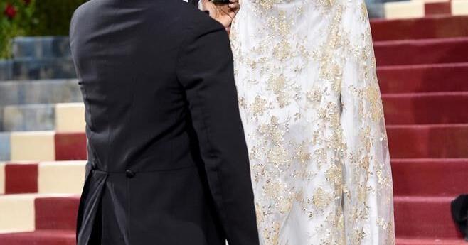 Met Gala moment | Red carpet proposal sparks cheers, joy