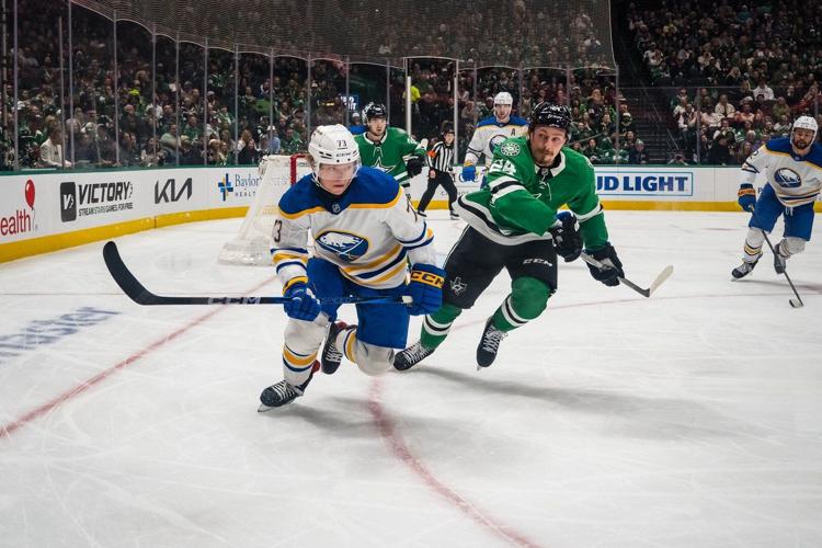 Thompson scores twice as Sabres beat Stars 4-1 for 10th straight victory