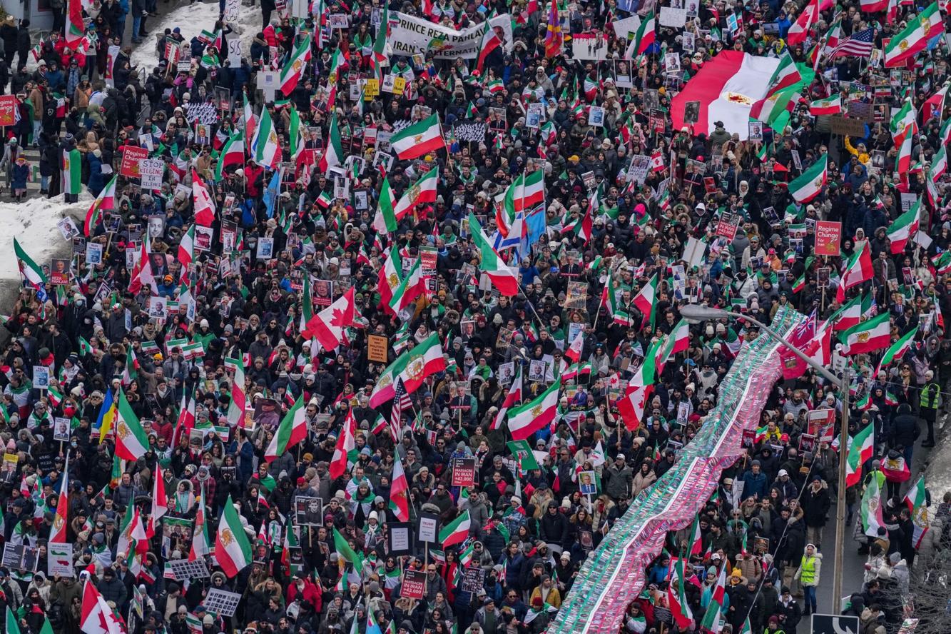 Crowd estimated at 350,000 marches in North York to support anti ...