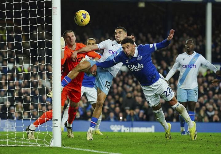 New coach watches Crystal Palace denied win by late Everton equalizer