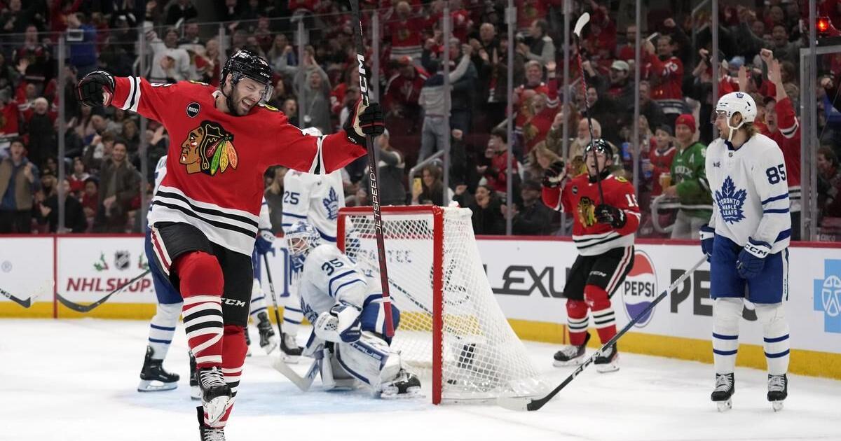Leafs leave point behind in Chicago, Nylander streak ends