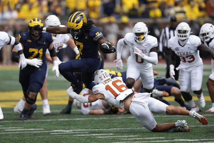 Quinn Ewers throws for 3 touchdowns as No. 3 Texas pounds No. 10 ...