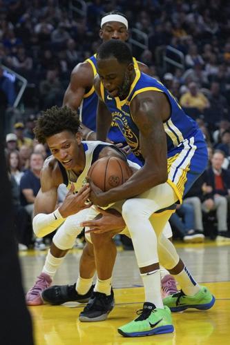 Stephen Curry scores 30 points as Warriors beat Mavericks 126-102