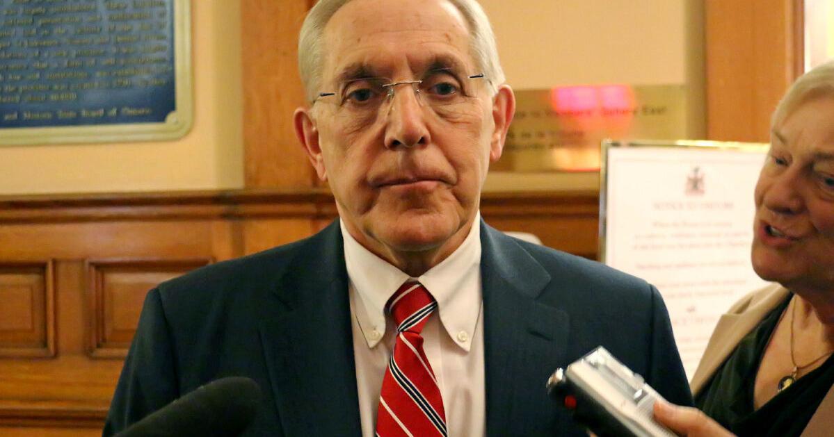 Wynne stands behind energy minister Bob Chiarelli after ‘pee’ remark in ...