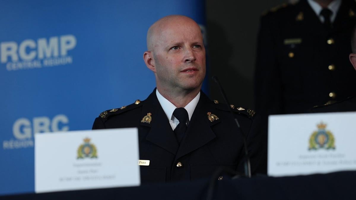 Toronto father, son arrested on terrorism charges: RCMP