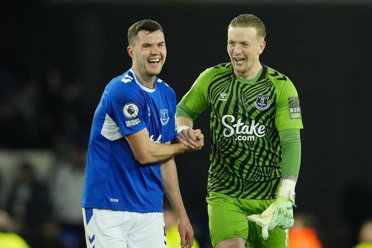 Late Everton goal earns 1-1 draw with Spurs as 2 sent off