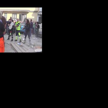 Building collapse in Italy kills 2 young siblings and their mother