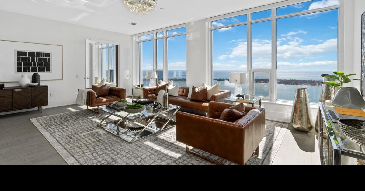 Luxury Harbourfront condo with lake and Toronto Island views