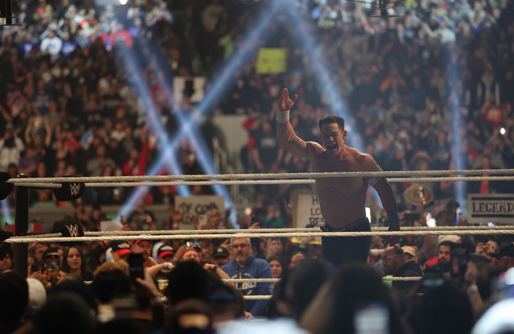 Canadian fans boo U.S. anthem at Toronto WWE Elimination Chamber, days ...