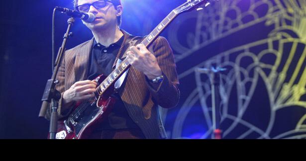 Weezer lead singer injured after bus crash