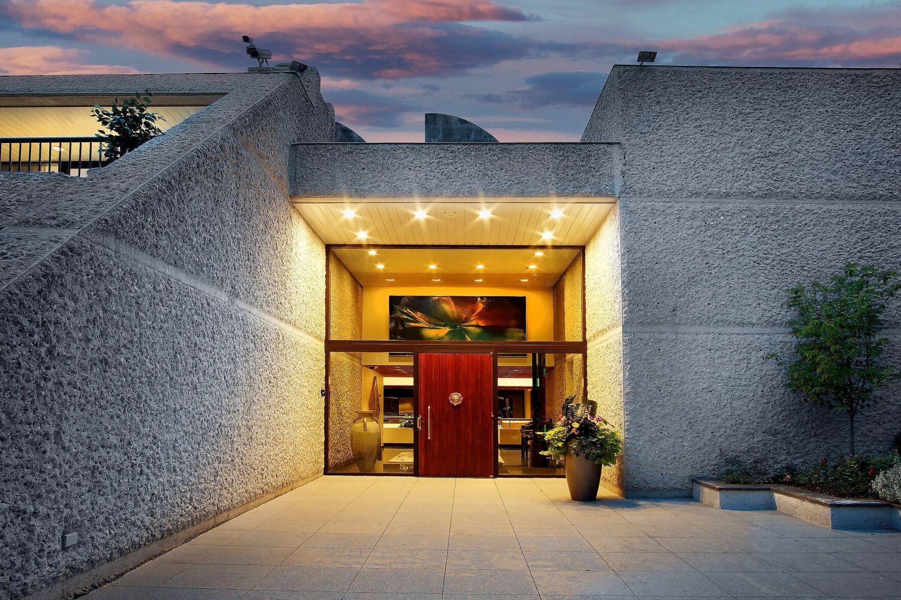 Bridle Path mansion designed by famous architect costs $28M