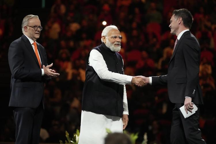 Indian Prime Minister Narendra Modi cheered by 20,000 fans at Sydney ...