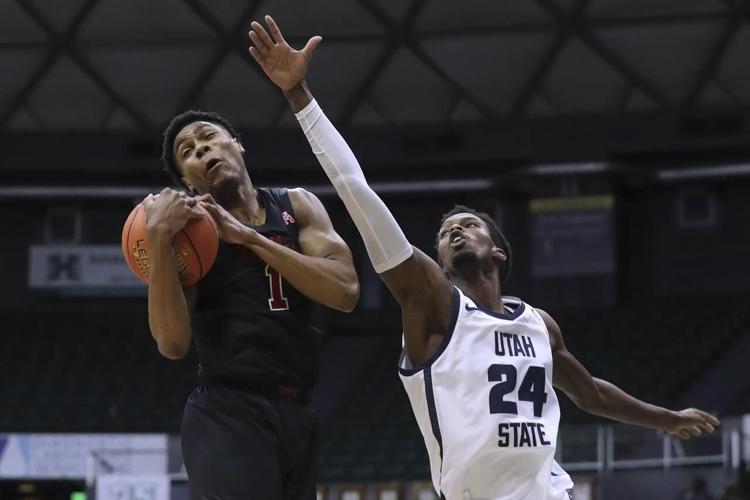 SMU edges Utah State 77-74 in Diamond Head Classic semis