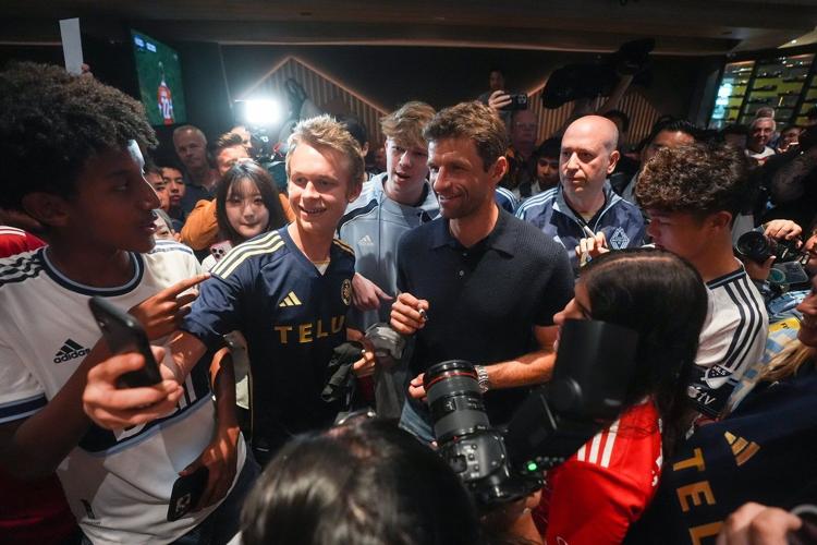 German soccer star Thomas Muller focused on winning titles with ...