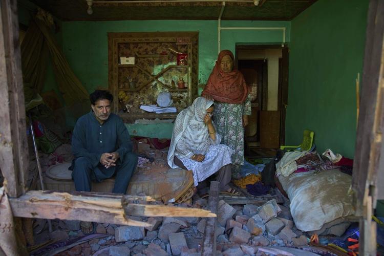 AP PHOTOS: Clashes between India and Pakistan upend lives in a Kashmiri ...