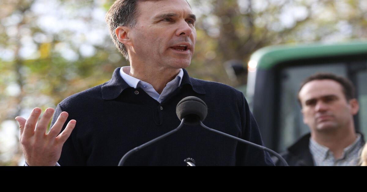 Morneau commits to selling off 1 million shares in his former company