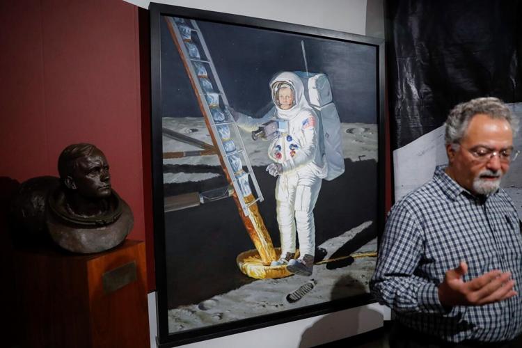 Statues, education centrehonour Neil Armstrong at museum