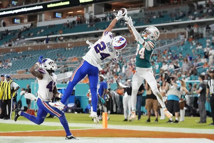 Bills efficiently come together in beating Dolphins despite a short ...