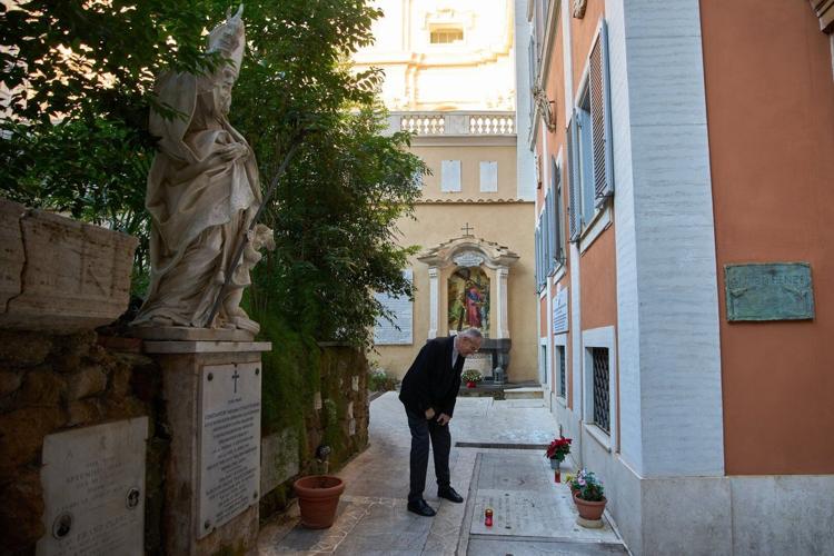 Church altar featuring homeless man goes on display a stone's throw ...