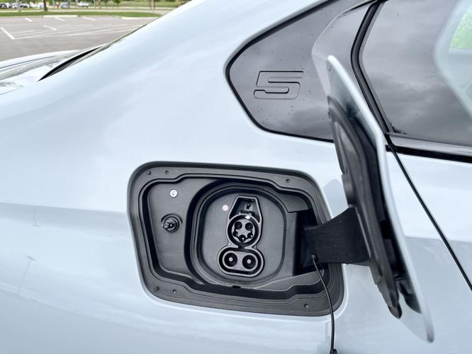 2025 BMW i5 xDrive40 is an underrated EV