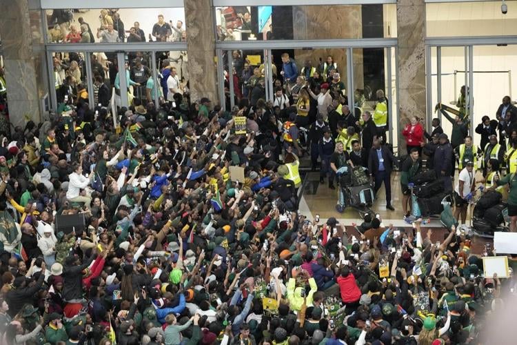 Springboks arrive to a heroes' welcome in South Africa after another ...