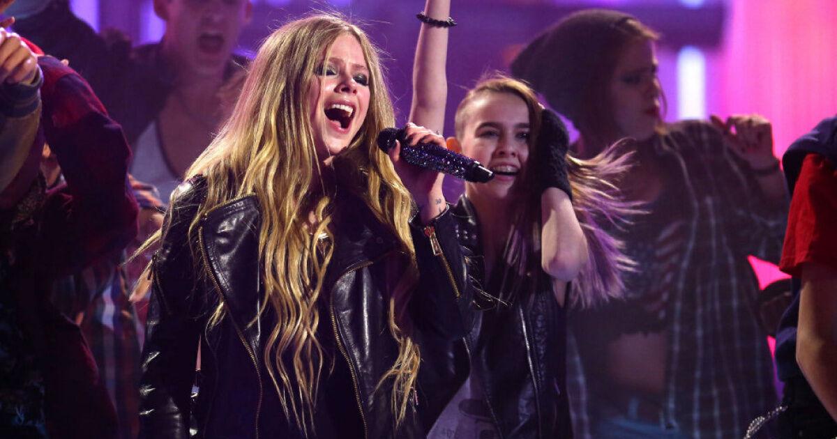Avril Lavigne reportedly suffering from health issues