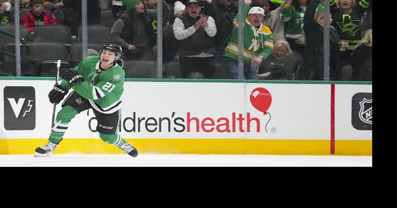 Robertson scores twice, Benn adds tally as Stars beat Golden Knights 4-3