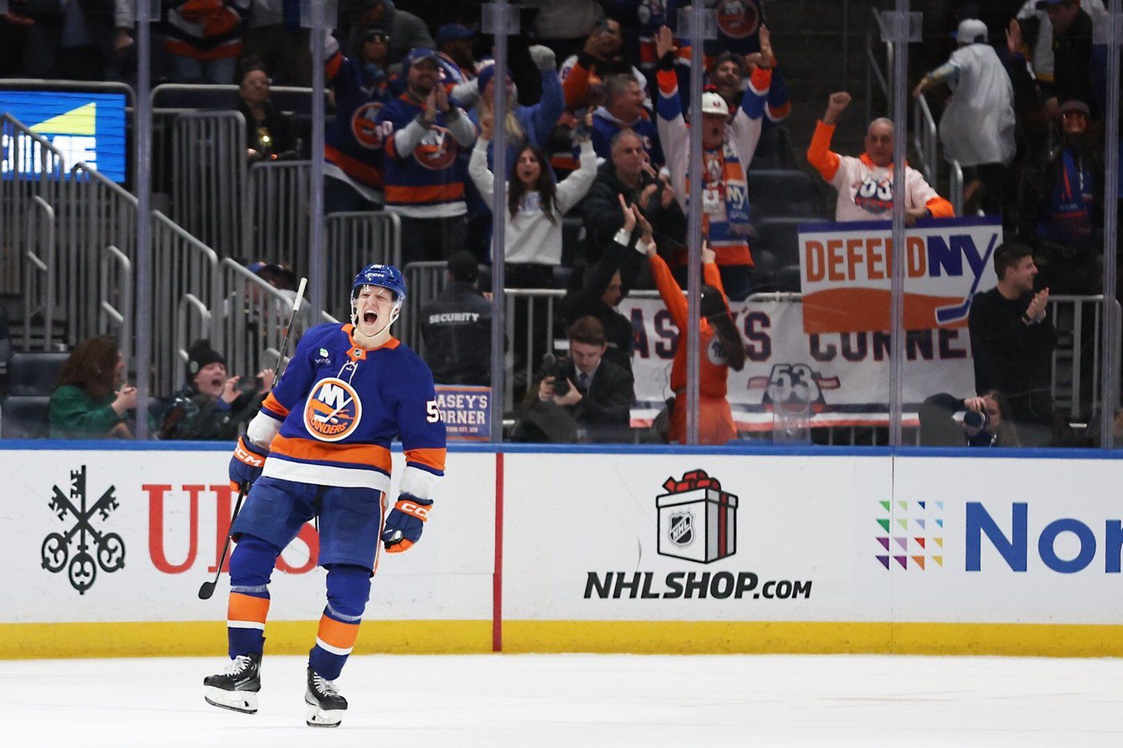 Barzal, Heineman lift Islanders past Lightning 3-2 in shootout
