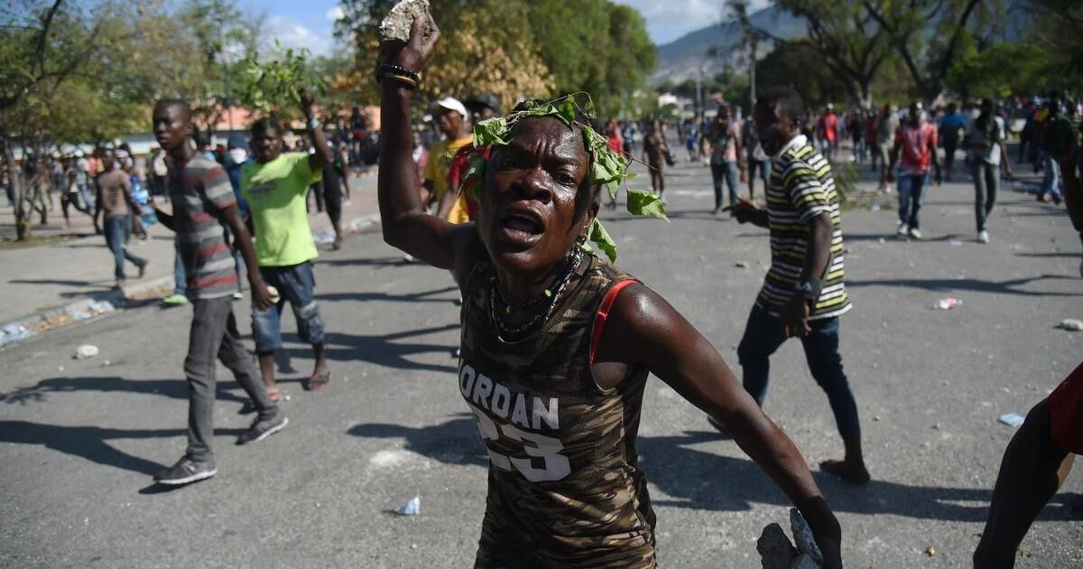 Violent protests in Haiti trap more than 100 Canadian tourists, aid workers