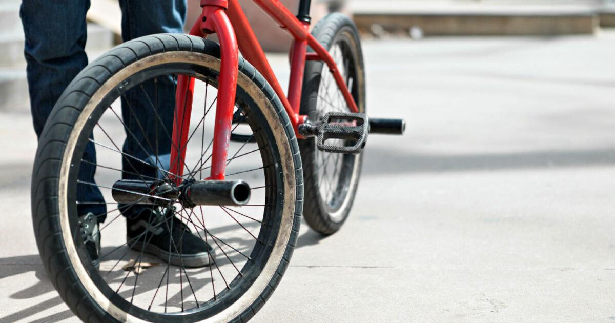 Winnipeg couple fix up used bikes to donate to refugee children