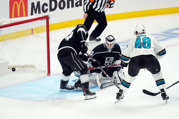 Kopitar, Kings start and finish strong to pummel Sharks 6-2