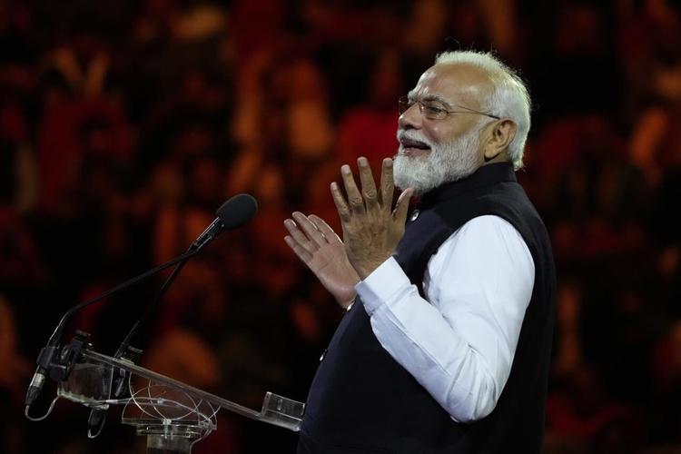 Indian Prime Minister Narendra Modi cheered by 20,000 fans at Sydney ...