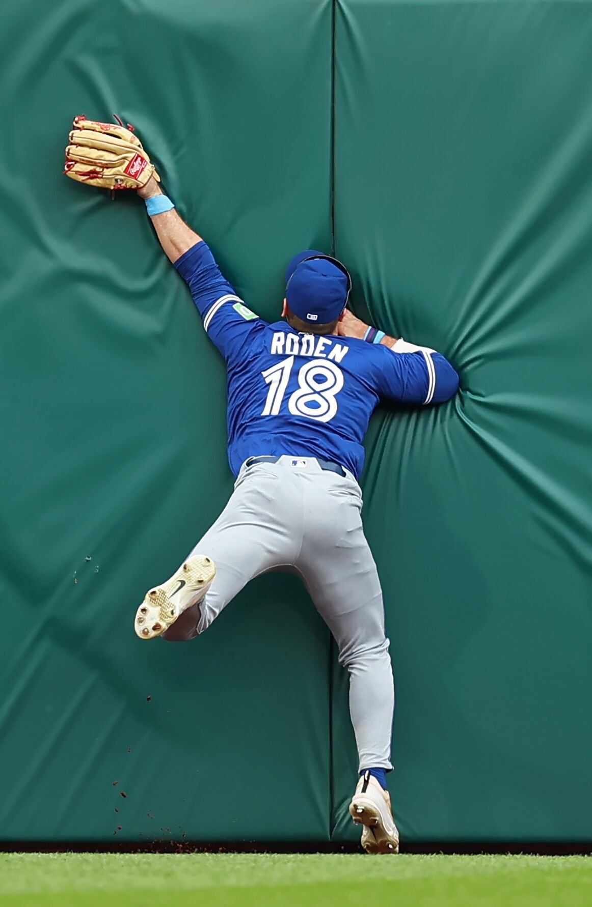 Blue Jays crashed vs. Phillies, but all was not lost on road