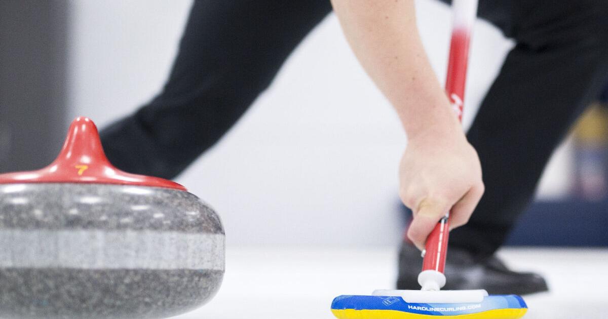 Curling Canada bans controversial broom heads