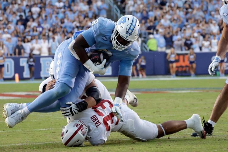 Lopez throws 2 TD passes, North Carolina beats Stanford 20-15