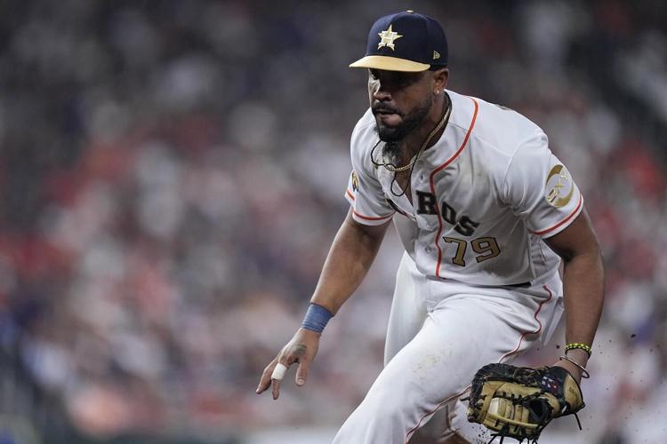 Vaughn’s double lifts White Sox over Astros 3-2 in opener