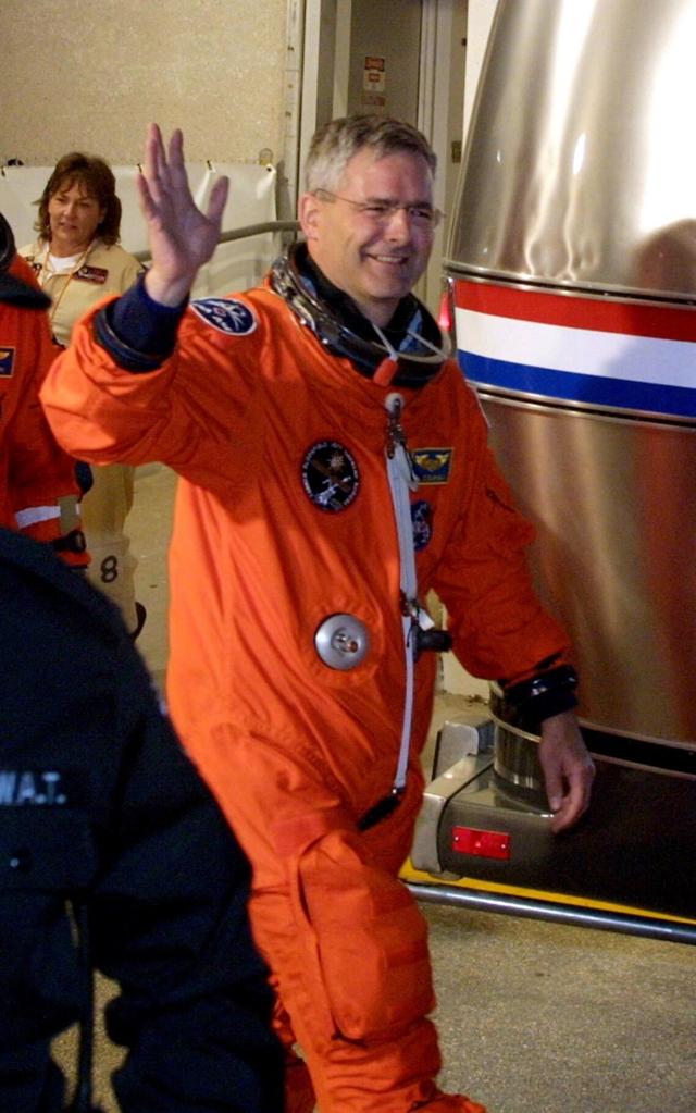 Former astronaut, federal minister Marc Garneau dies at 76