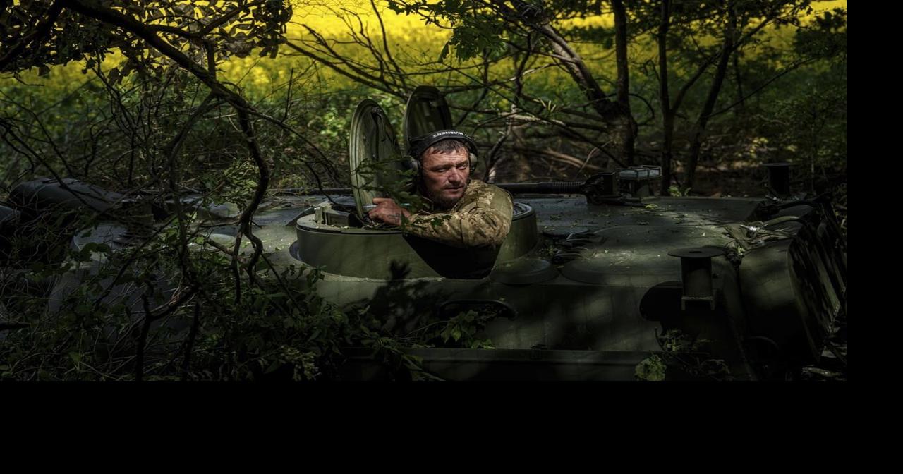 Ukraine employs a flexible defense while waiting for new Western ammo ...